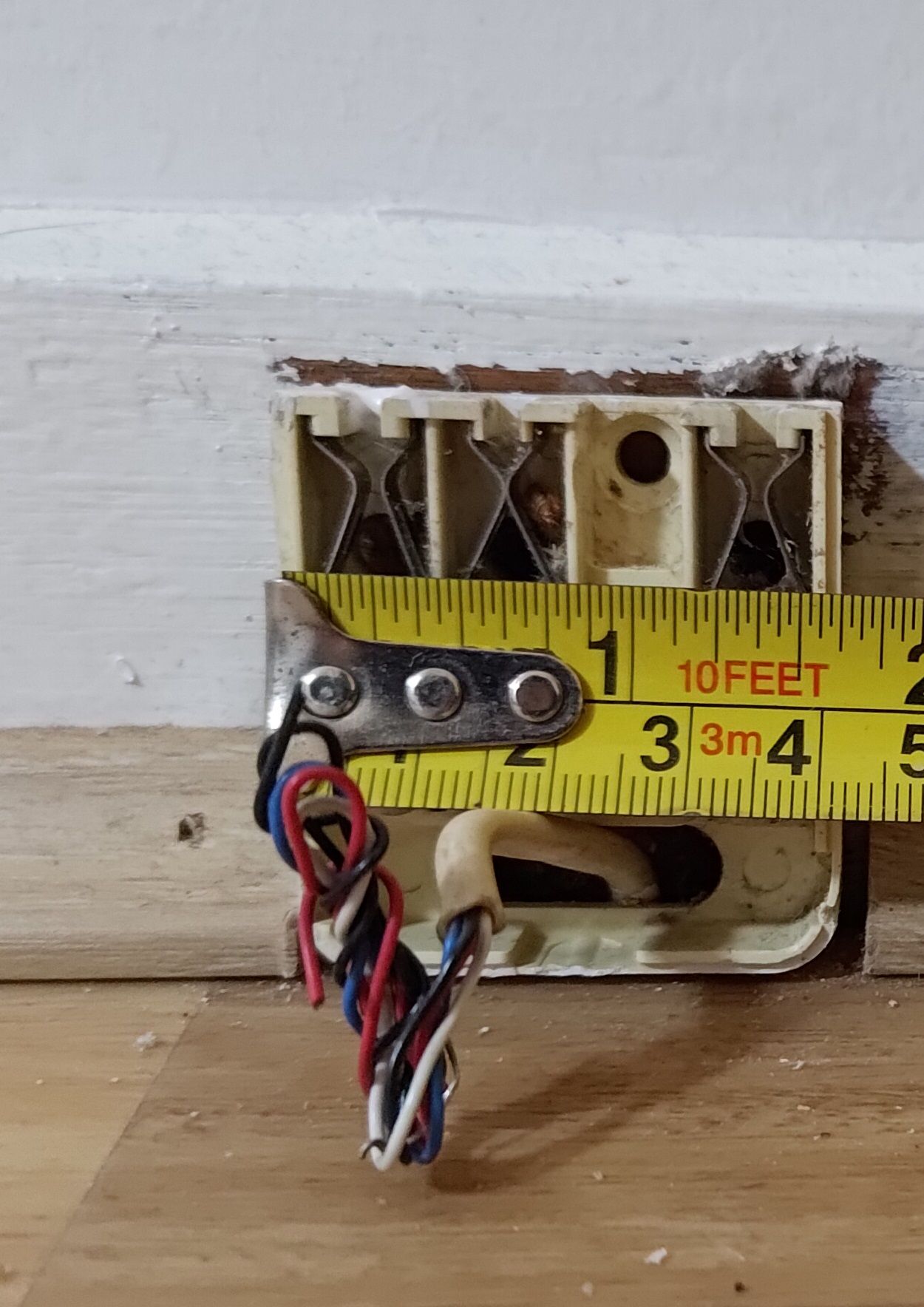 How to replace old 610 wall socket with ... | Bunnings Workshop community