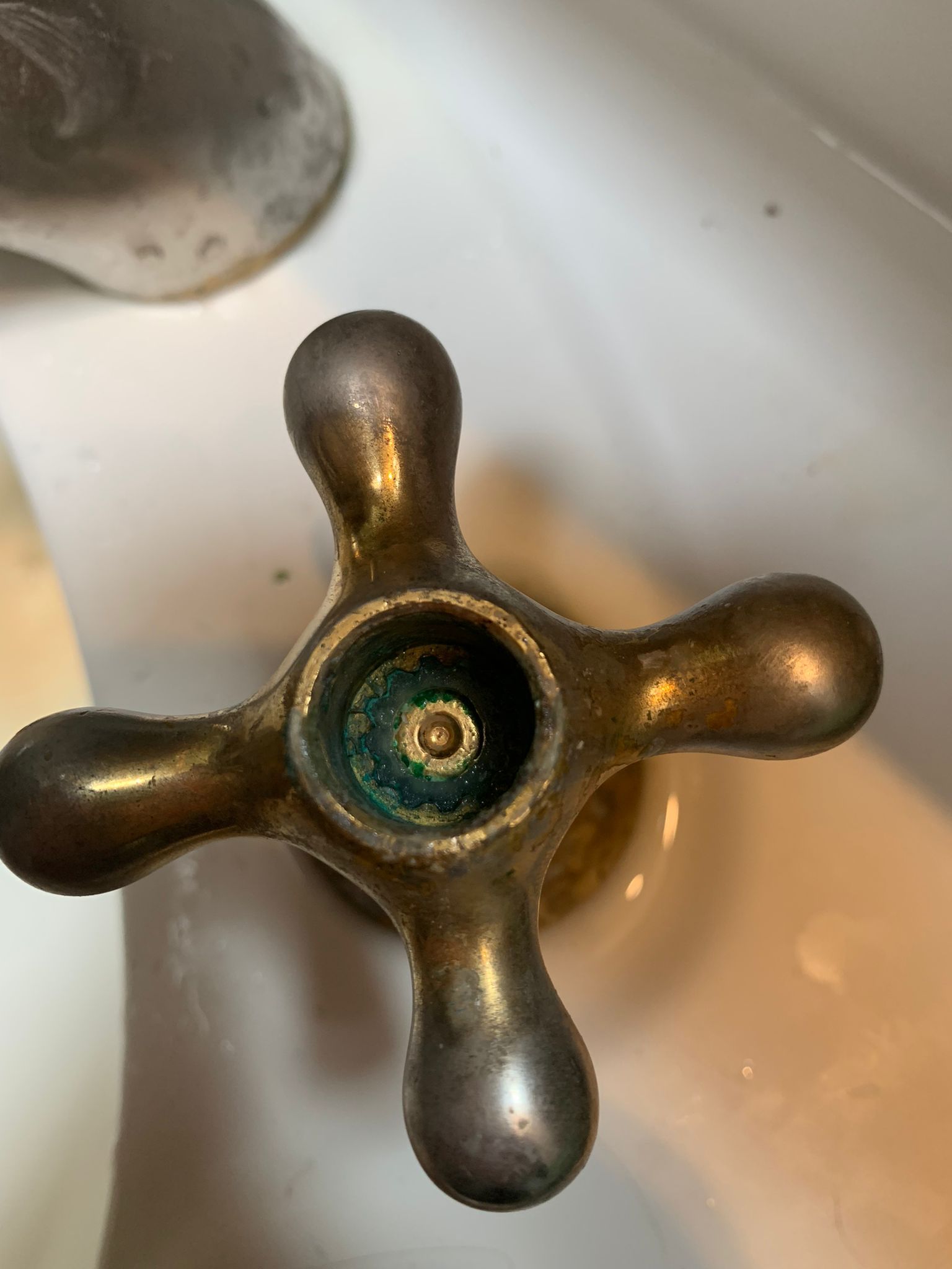 How to remove old basin taps that are le... | Bunnings Workshop community