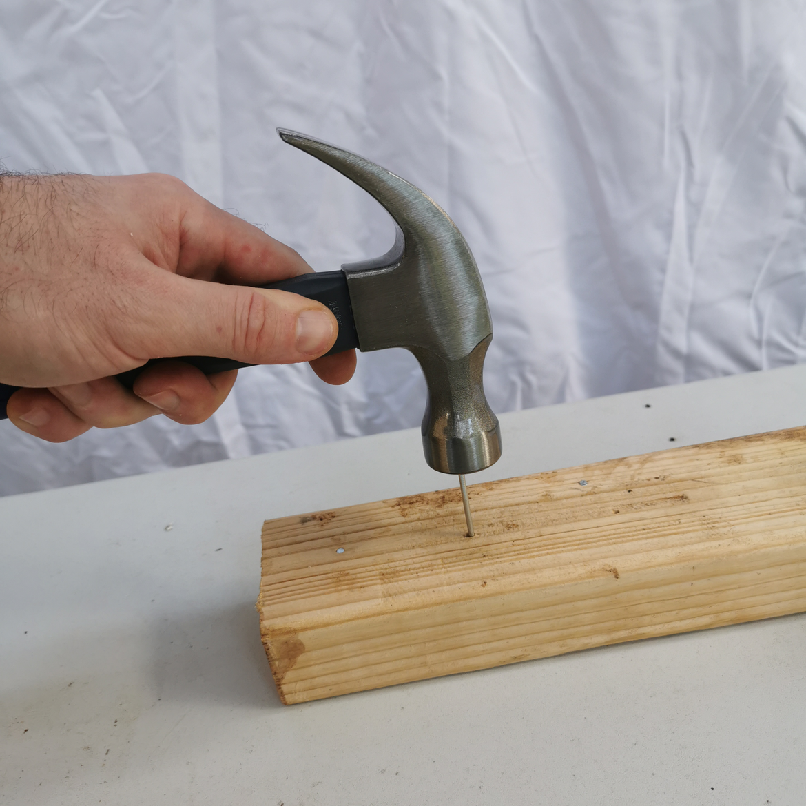 How to choose and use a claw hammer | Bunnings Workshop community