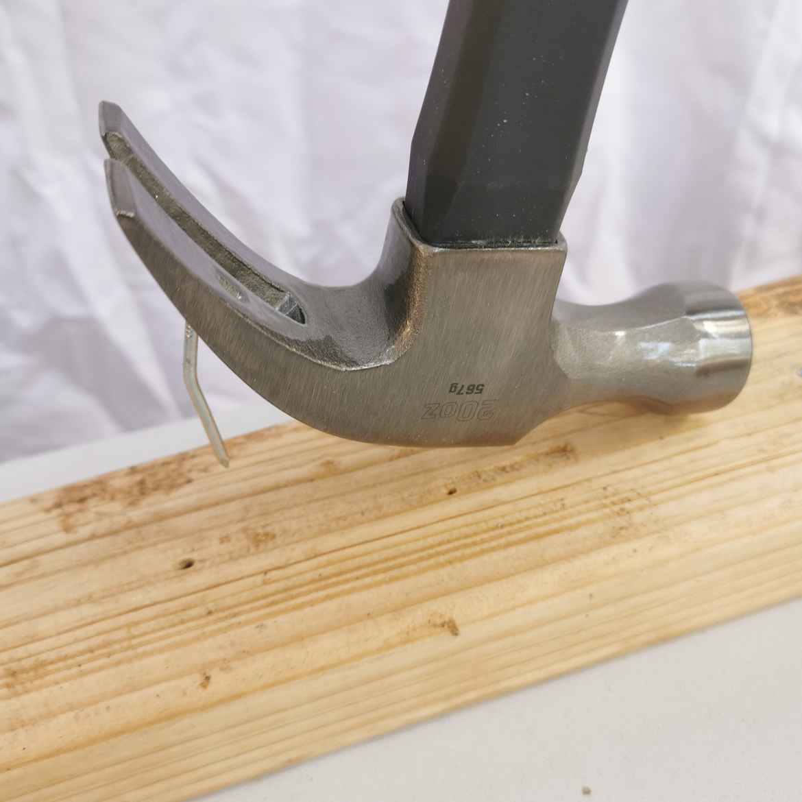 How to choose and use a claw hammer | Bunnings Workshop community