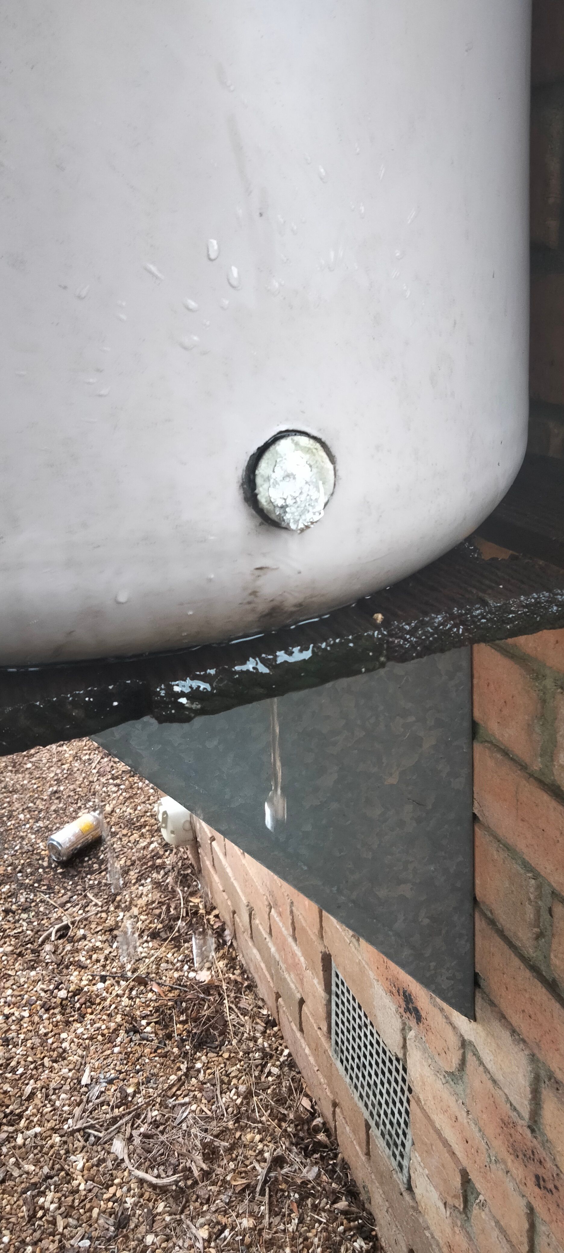 How to fix plastic water tank with leak ... | Bunnings Workshop community