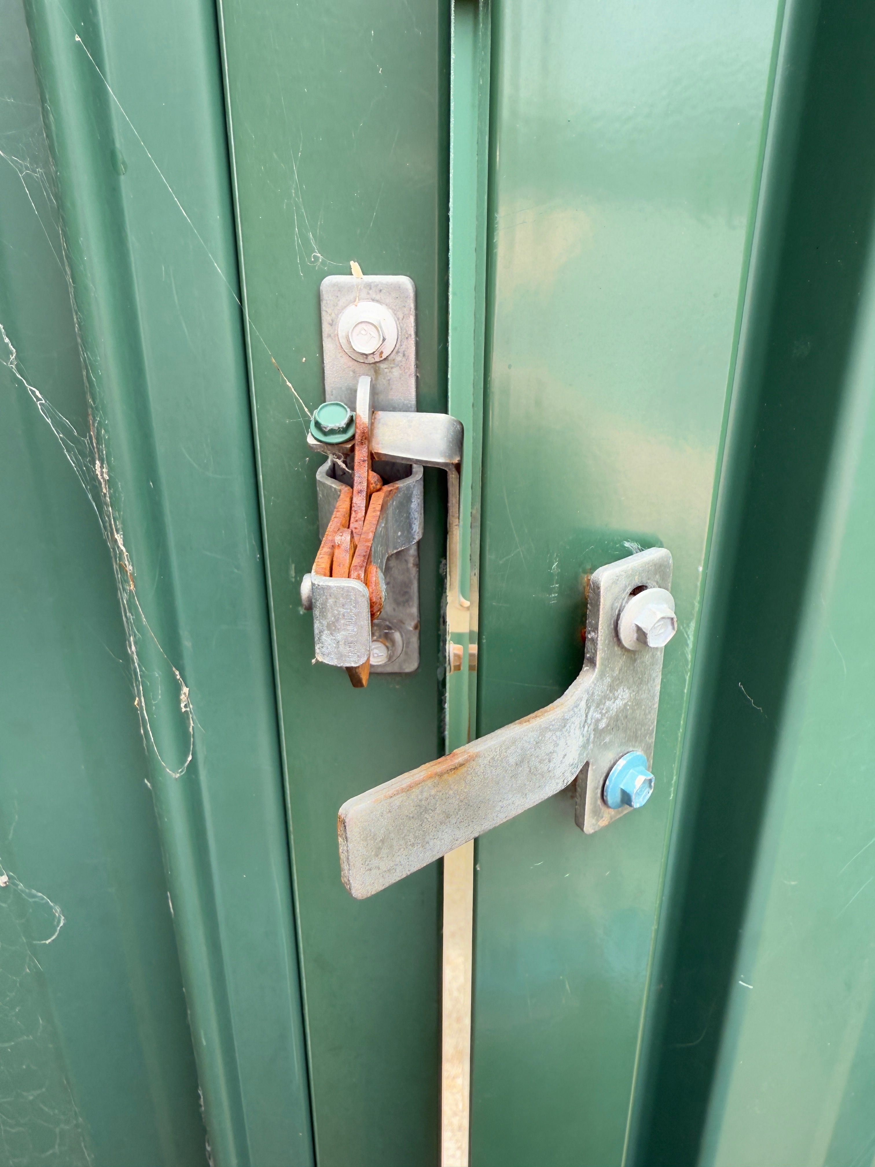 How to fix D latch on Colorbond gate? | Bunnings Workshop community