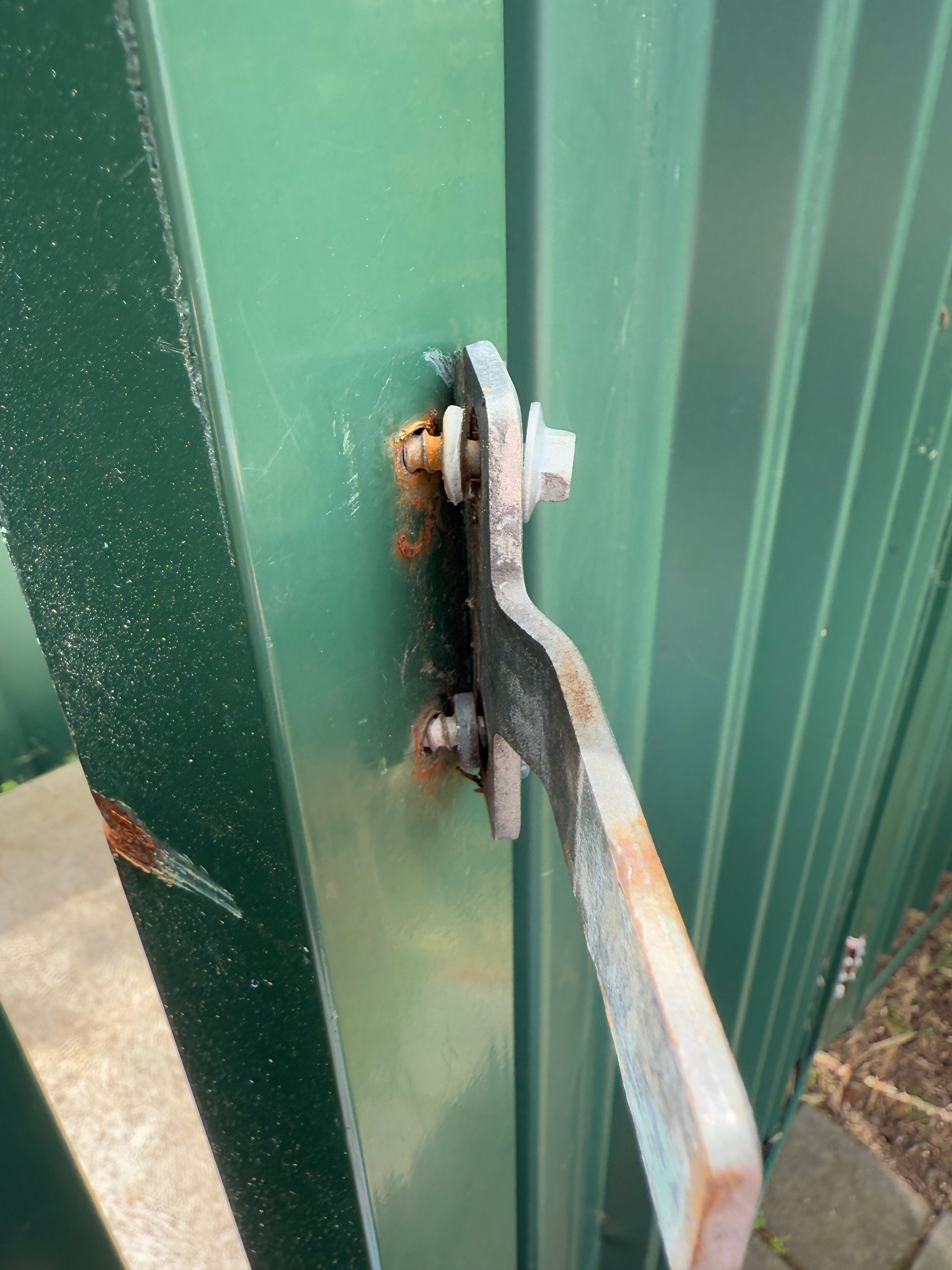 How to fix D latch on Colorbond gate? | Bunnings Workshop community