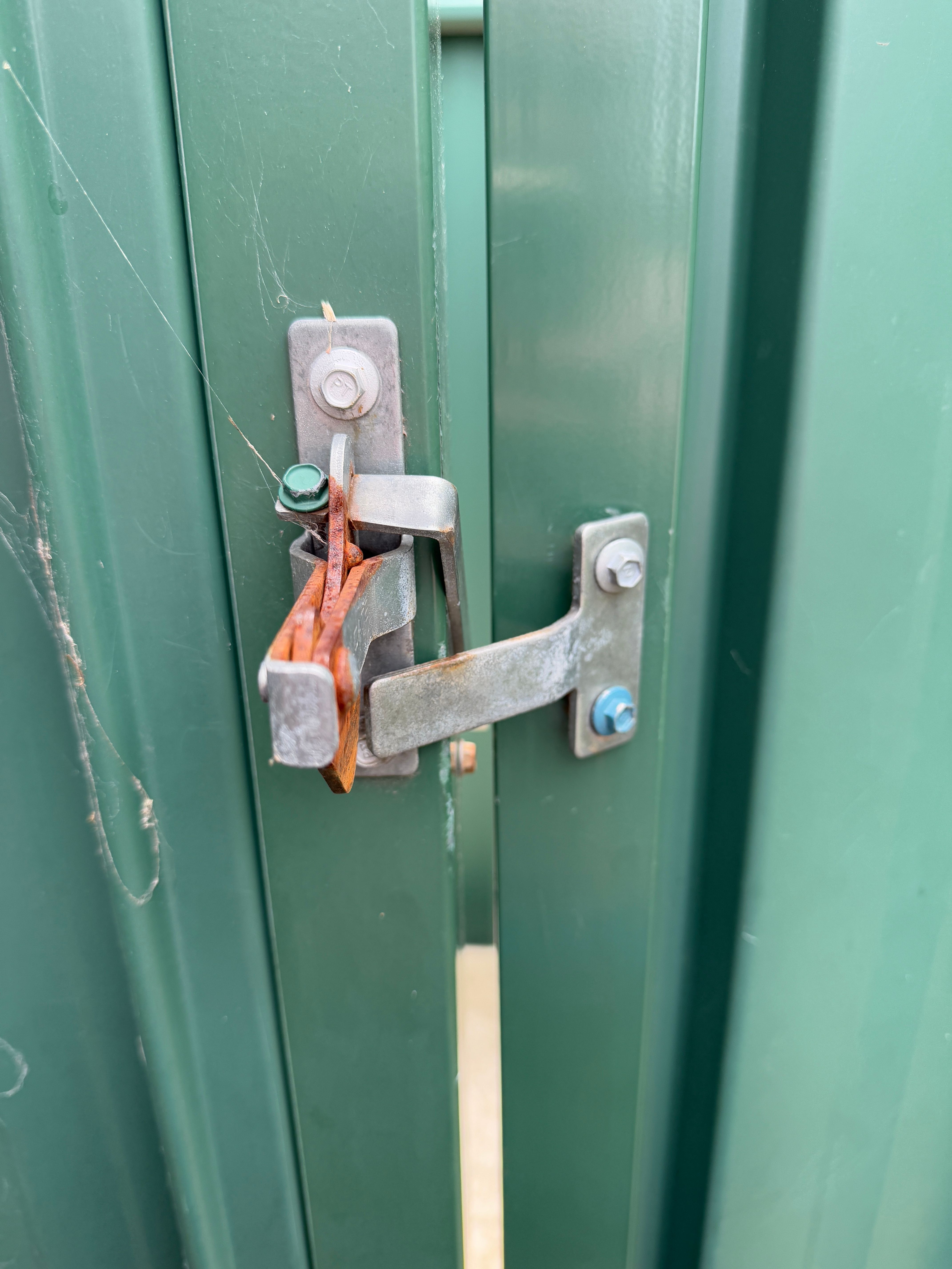 How to fix D latch on Colorbond gate? | Bunnings Workshop community