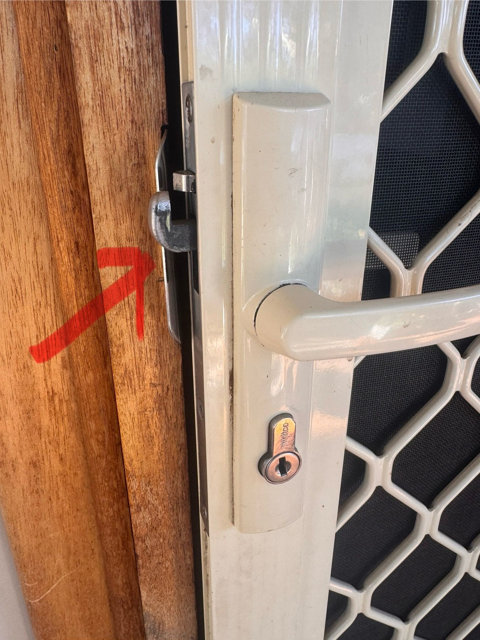 How to fix screen door lock latch? | Bunnings Workshop community