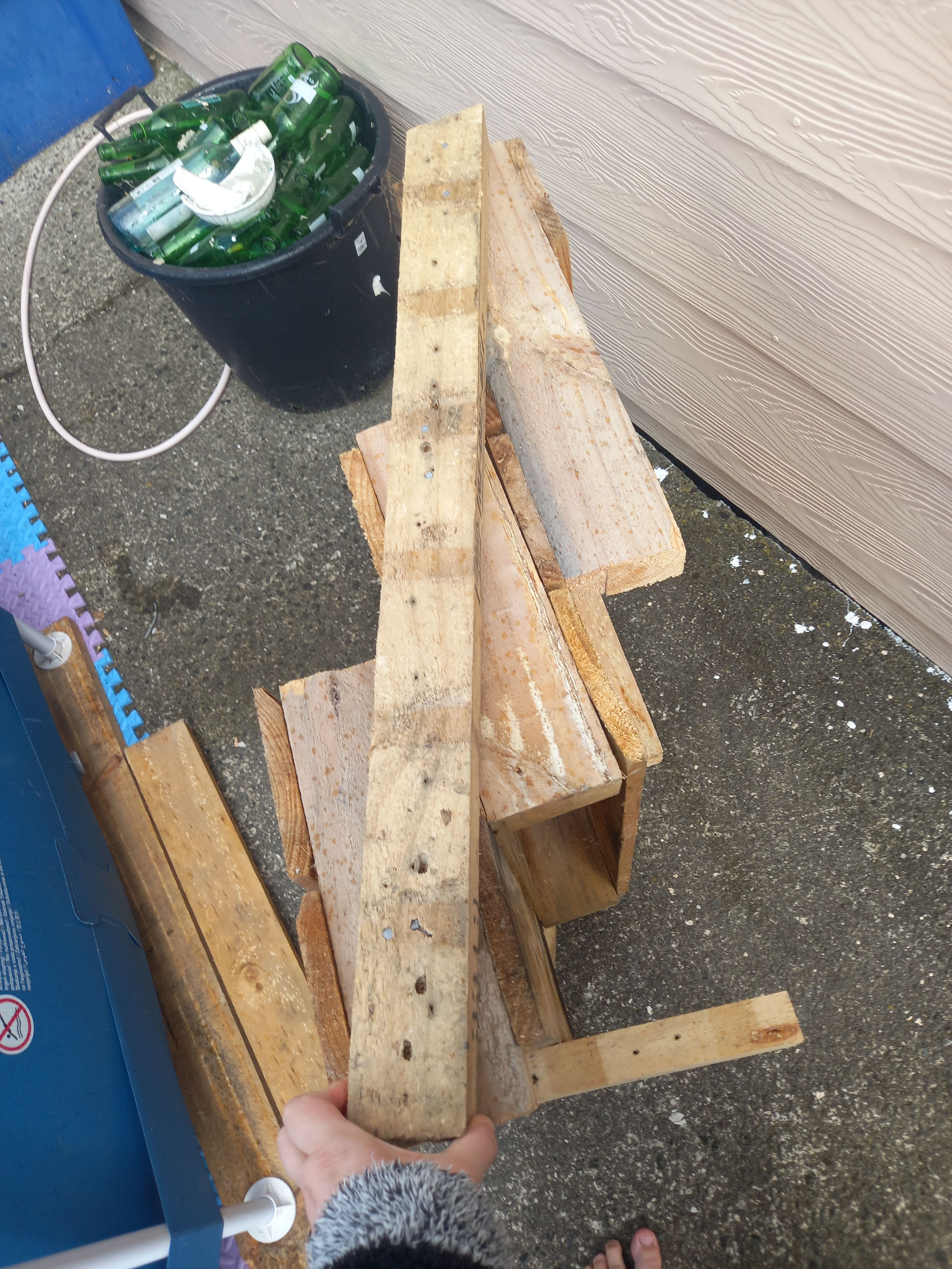 How to build three-tier steps using pall... | Bunnings Workshop community