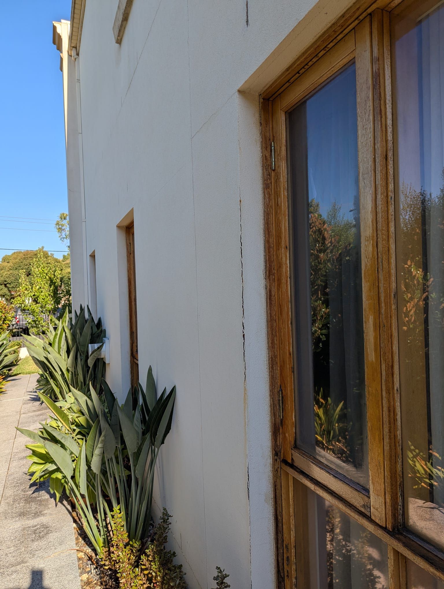 How to repair rust on rendered wall? | Bunnings Workshop community