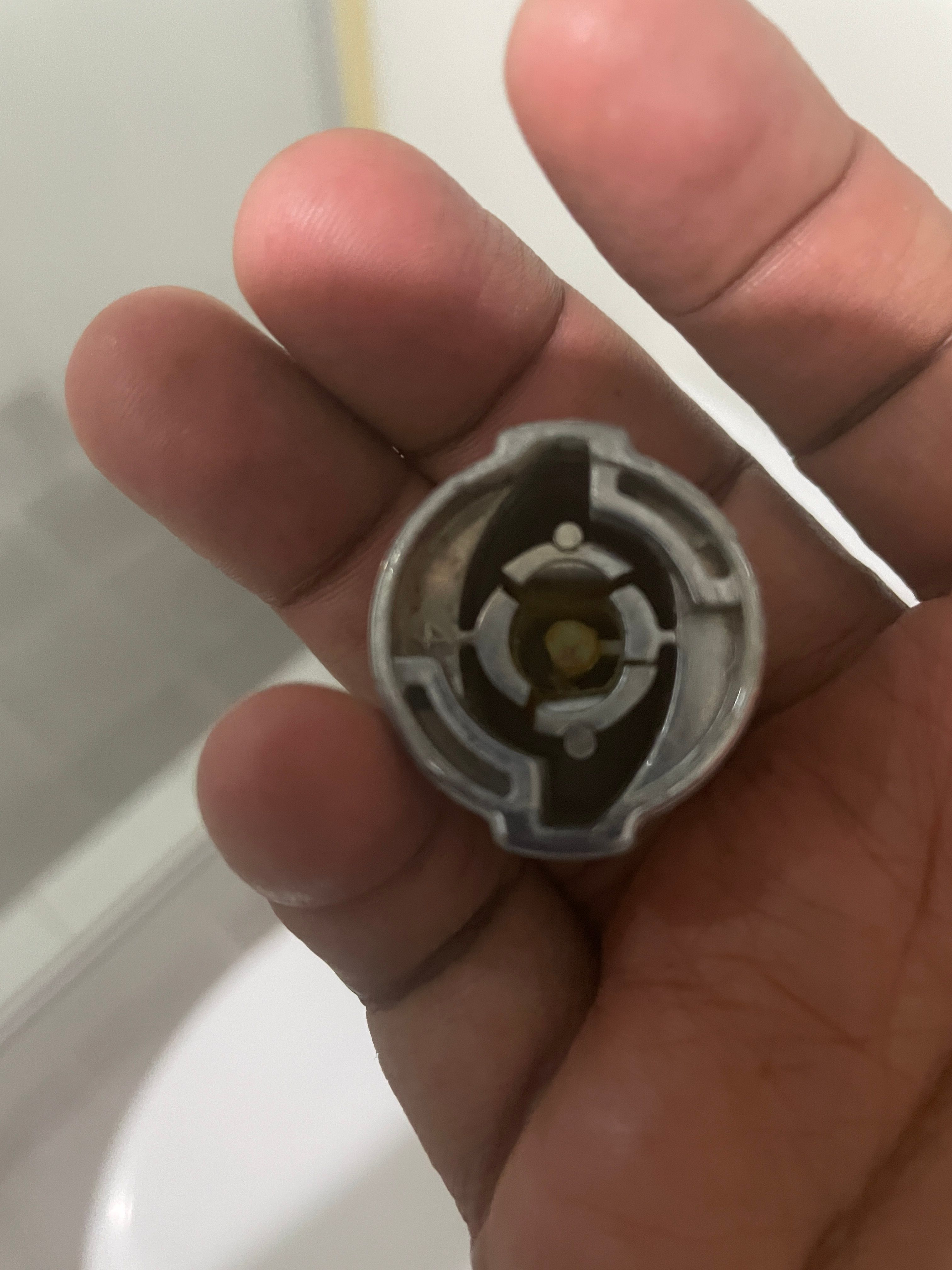 How to replace toilet isolation valve ca... | Bunnings Workshop community