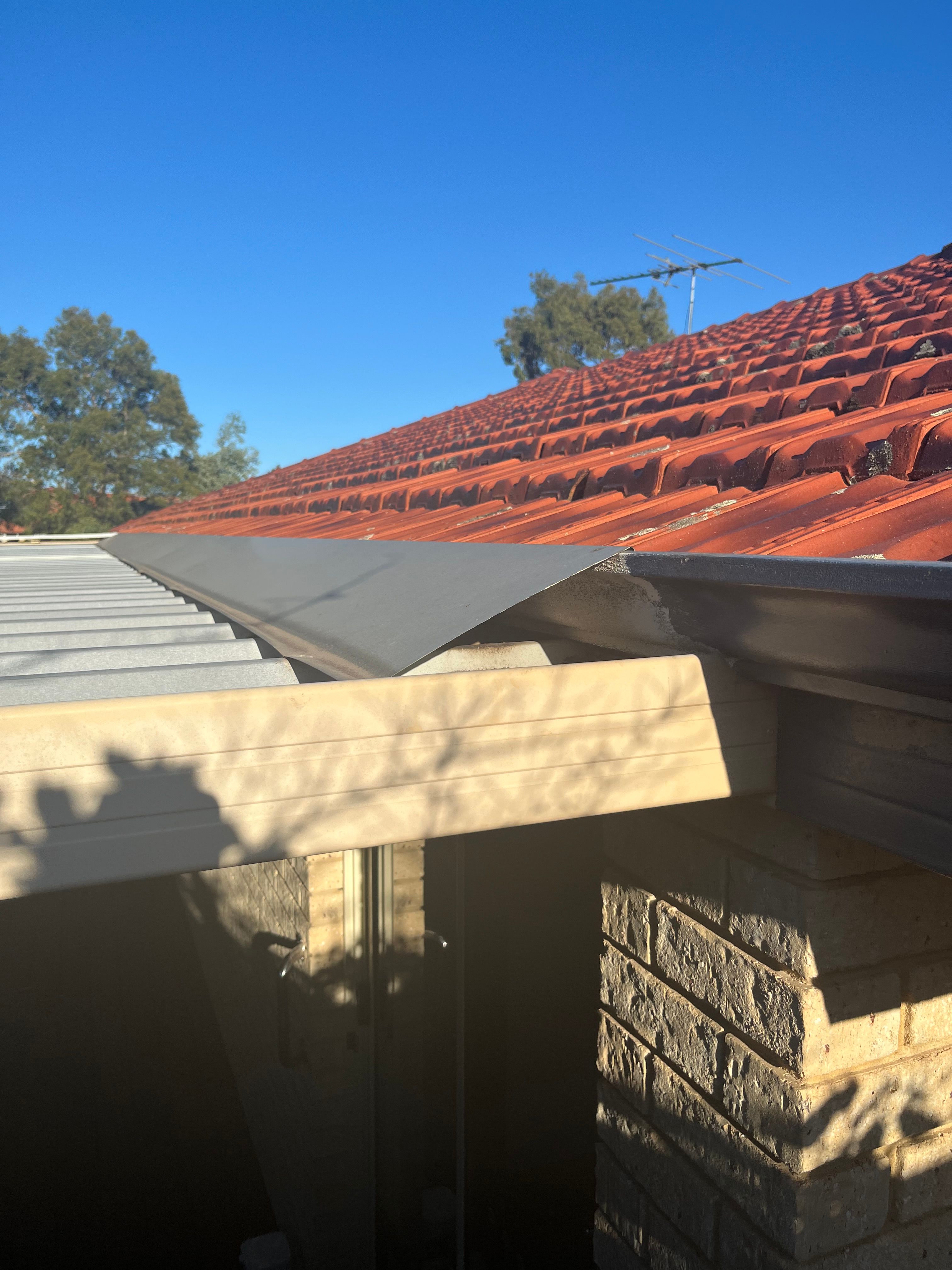 How to fix apron flashing for gutter to ... | Bunnings Workshop community