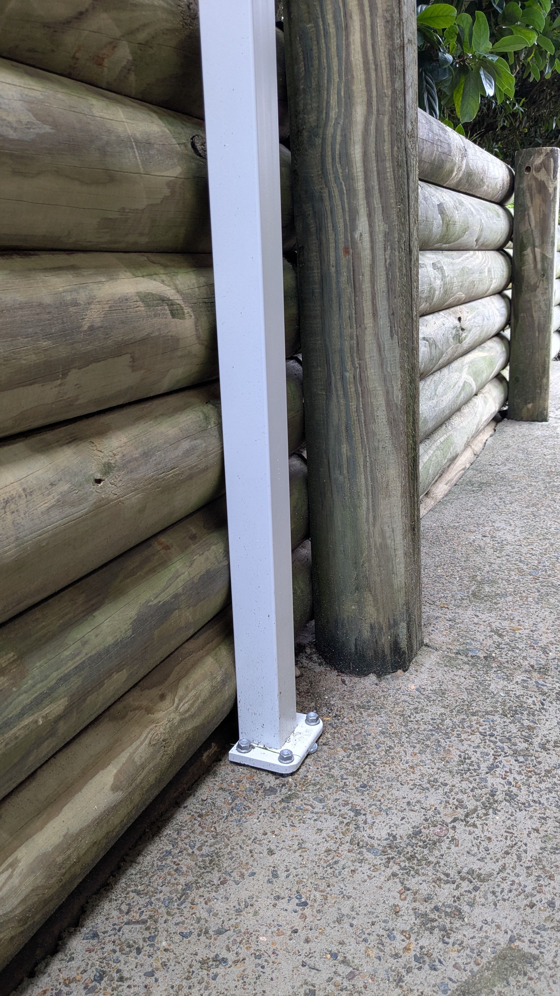 How to fasten a garden gate post to a wo... | Bunnings Workshop community