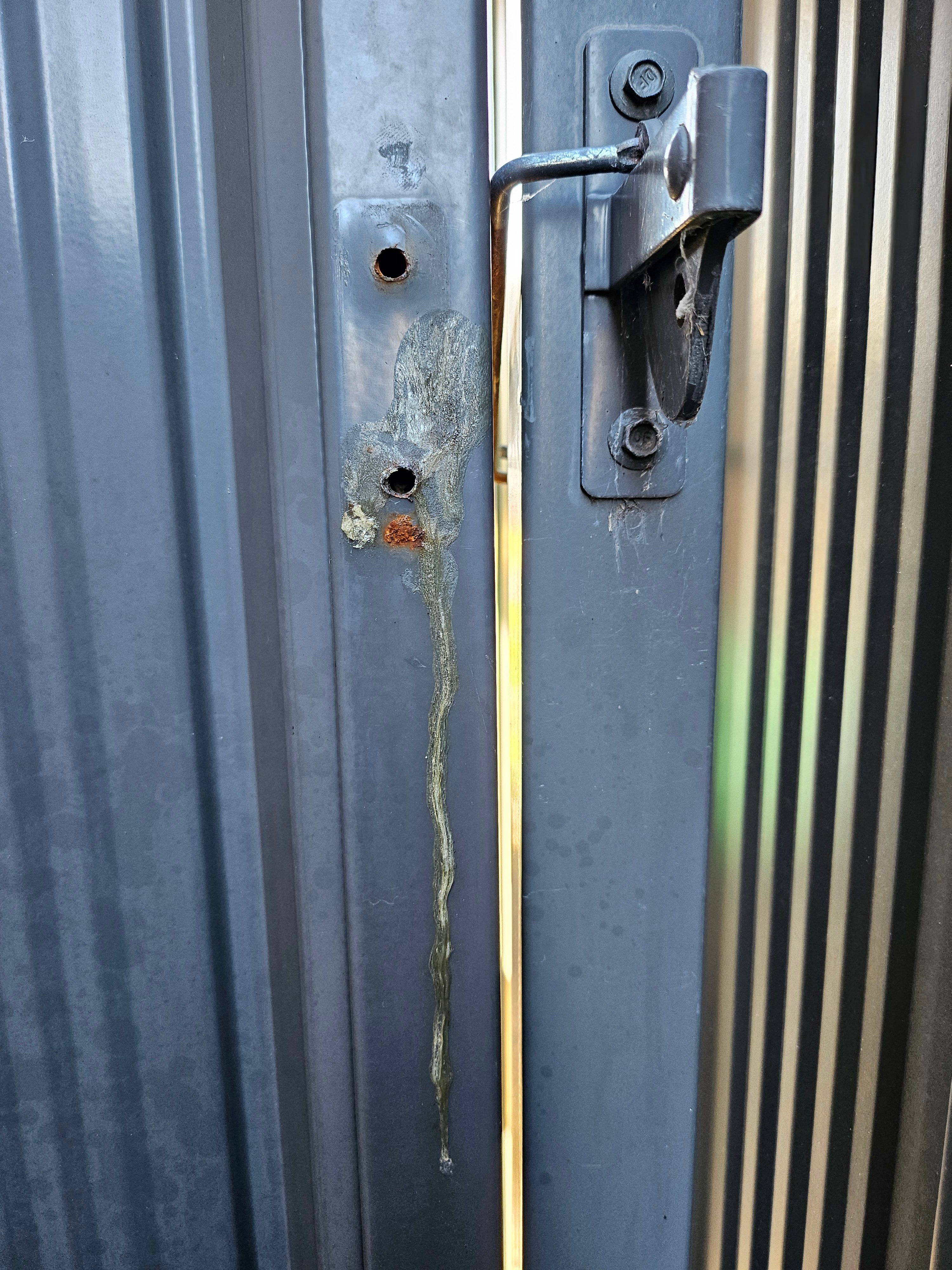 How to fix broken latch on Colorbond gat... | Bunnings Workshop community