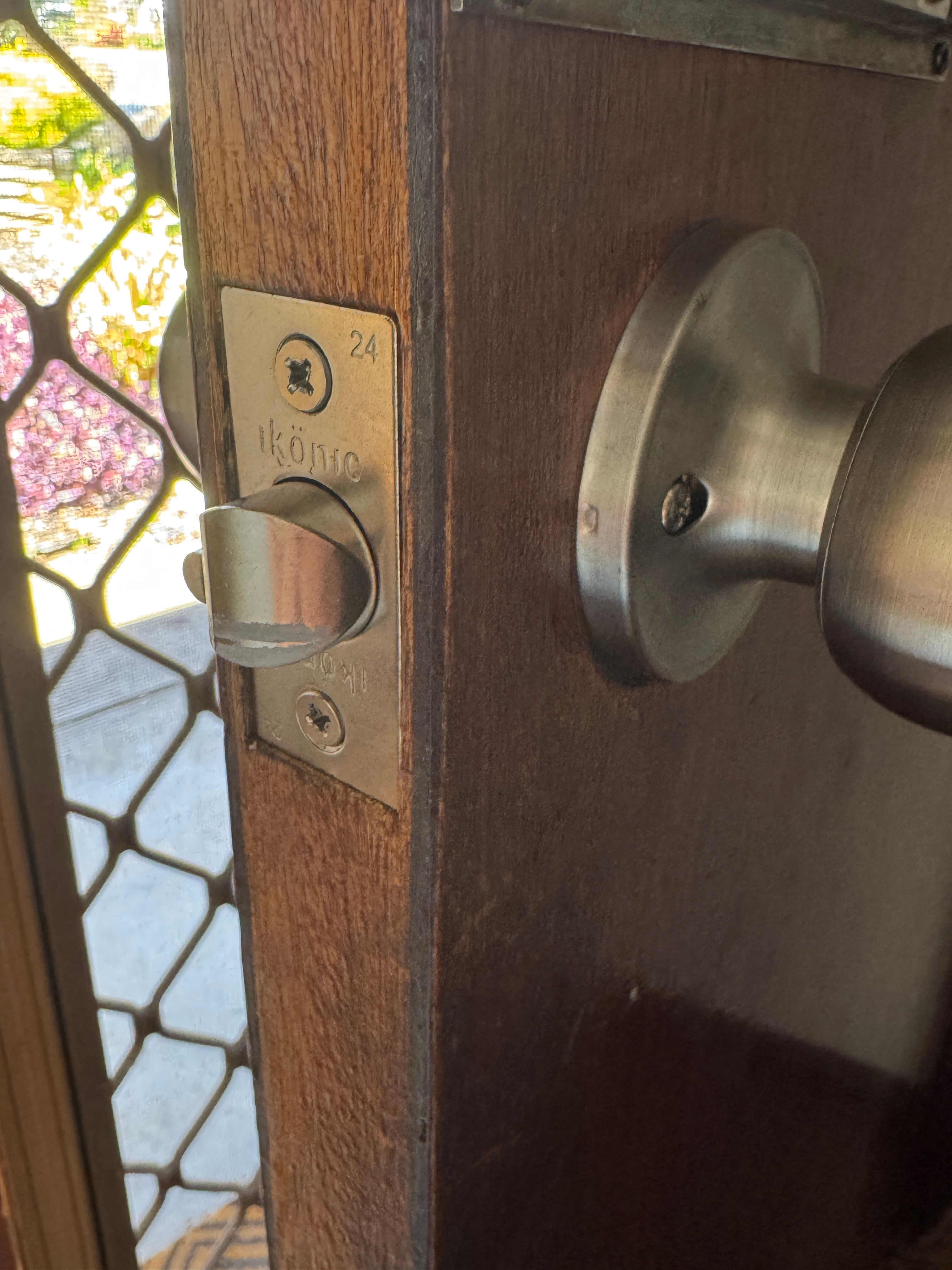 Solved: How to get Ikonic entrance door to lock? | Bunnings Workshop ...