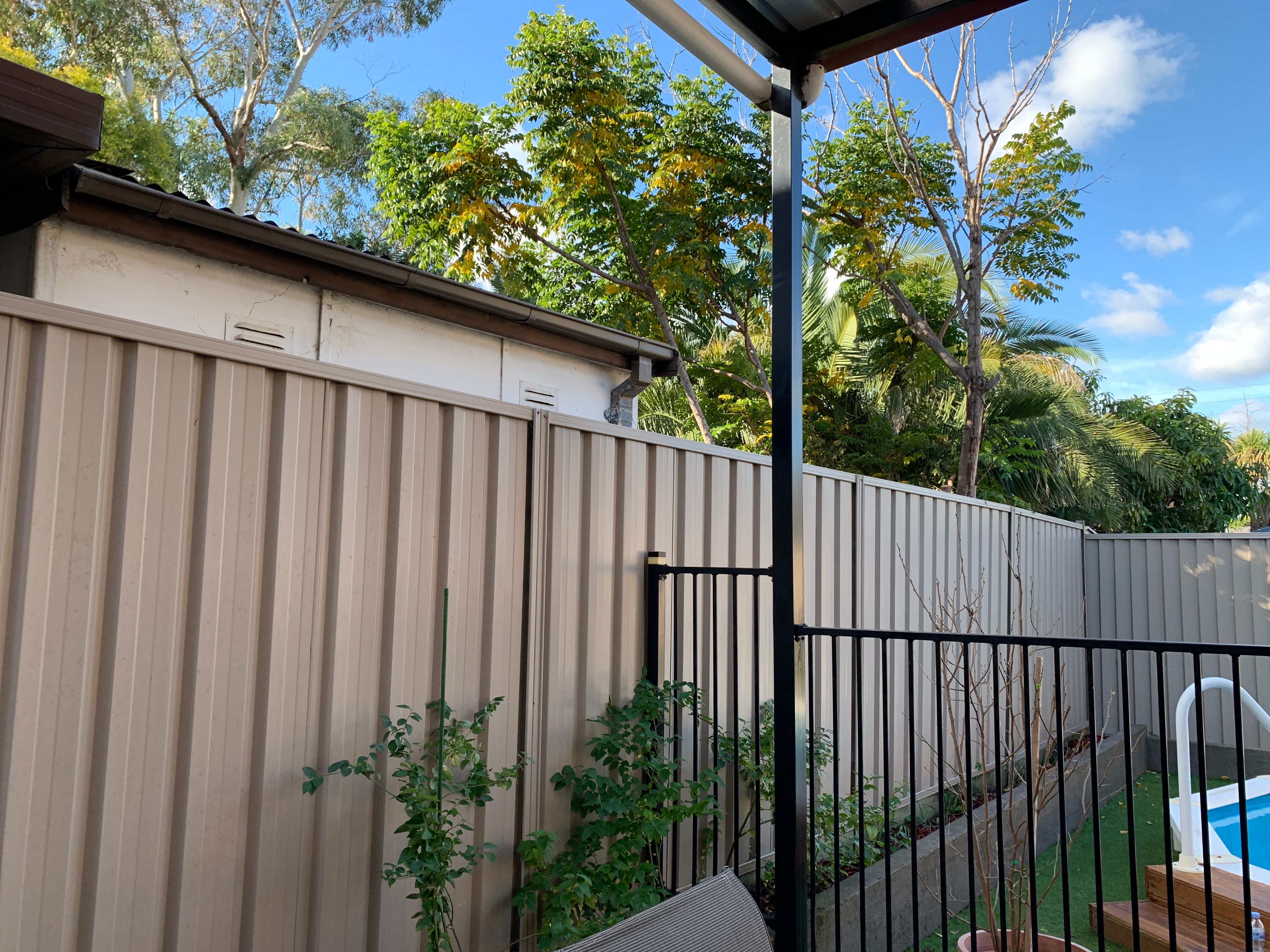 Screen panels on uneven colorbond fence | Bunnings Workshop community