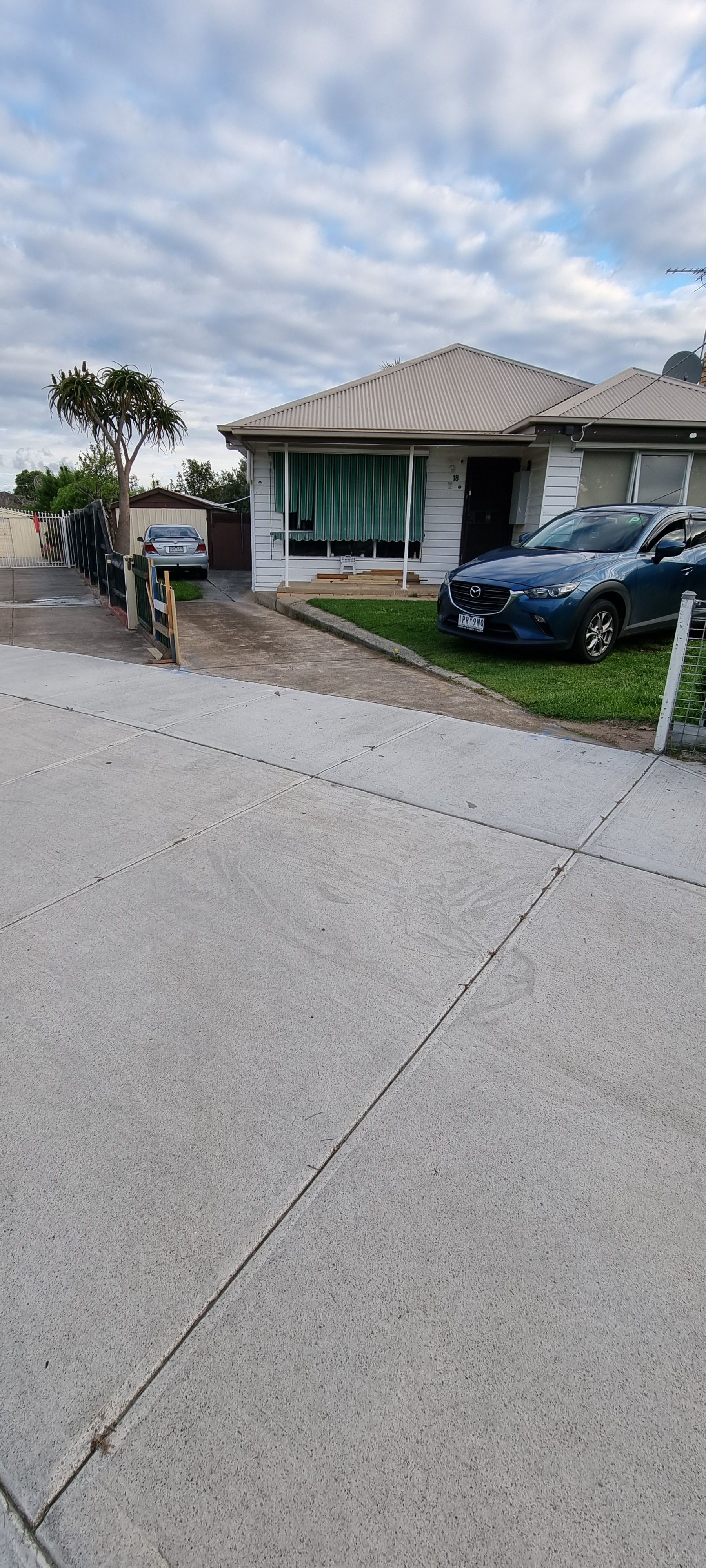 How to build a driveway gate on a slope? | Bunnings Workshop community