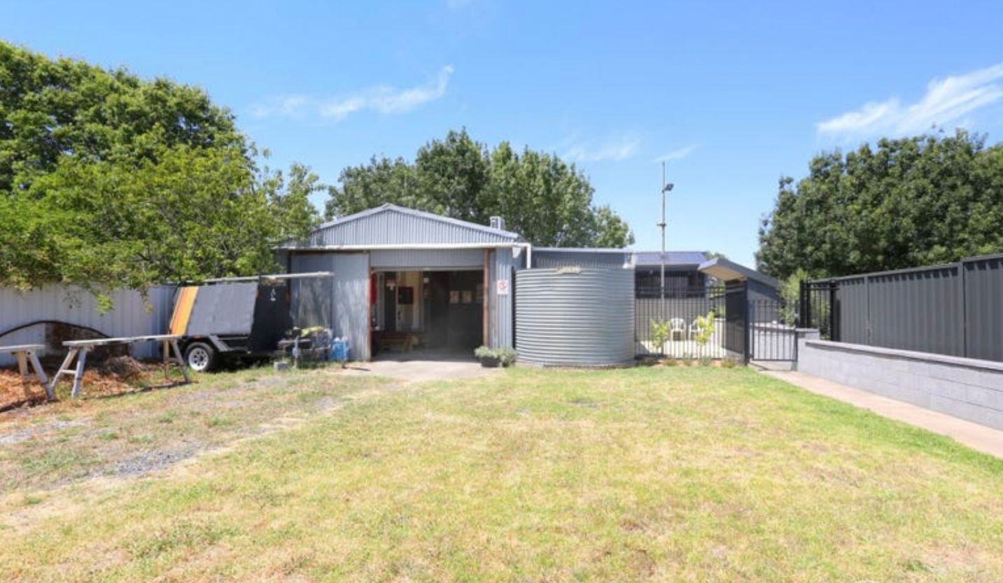 Amazing bachelor pad inside huge garage | Bunnings Workshop community