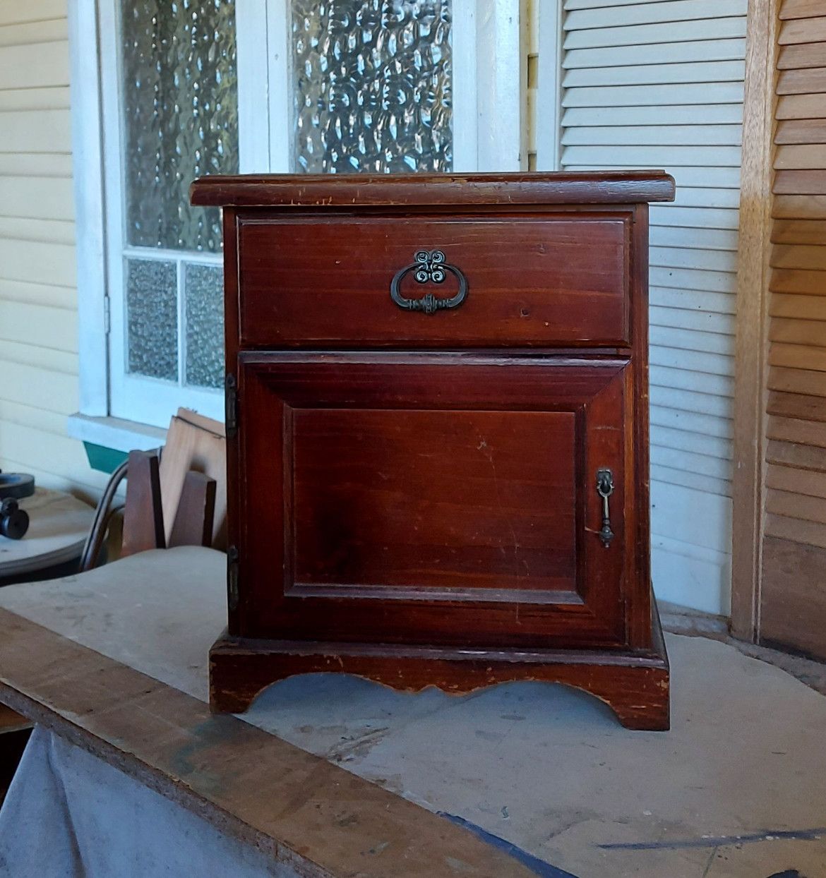 Modern makeover of colonial bedside tabl... | Bunnings Workshop community