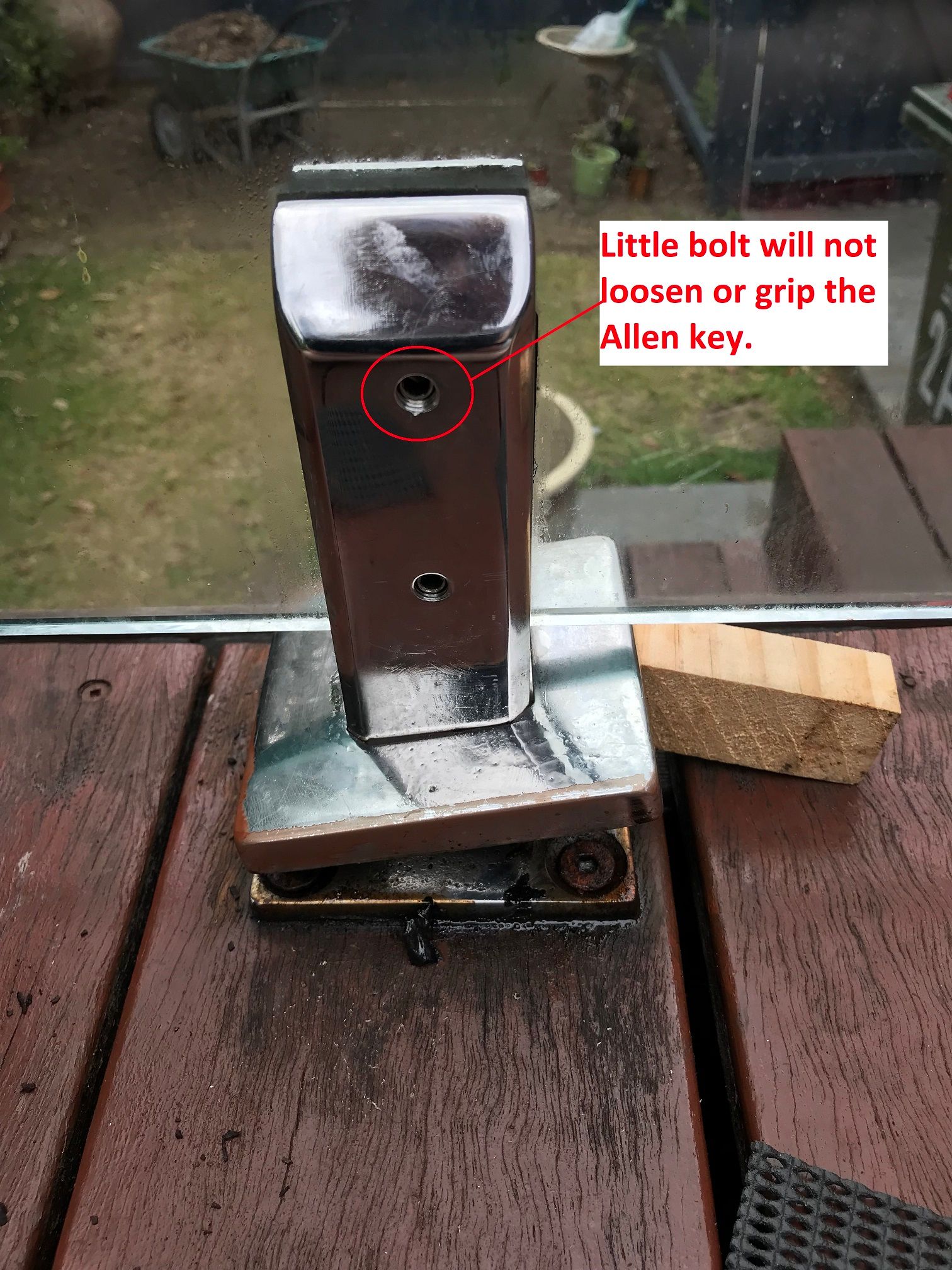 How to loosen glass pool fence spigot? | Bunnings Workshop community