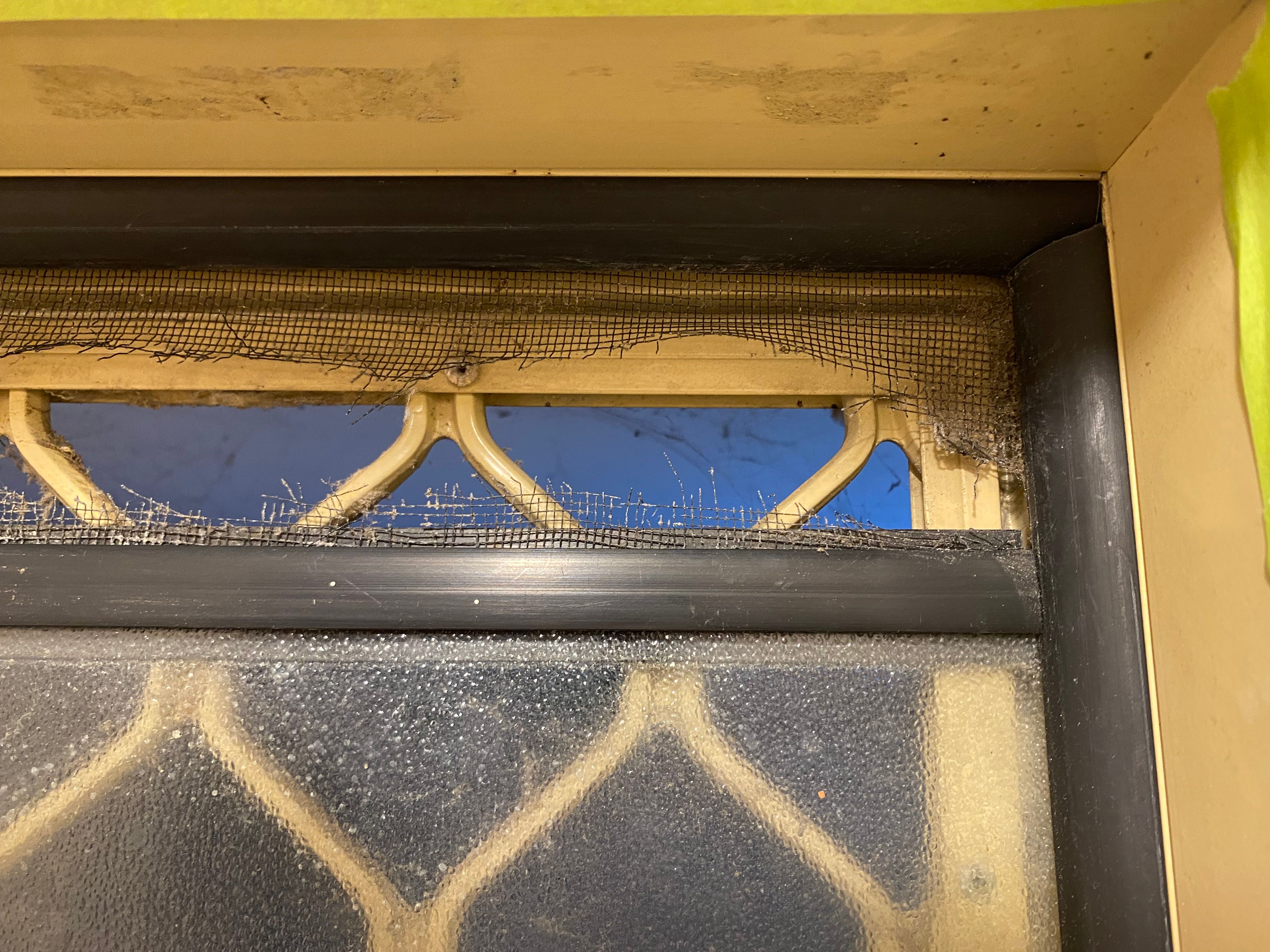 How can I fix this odd fly wire set up o... | Bunnings Workshop community