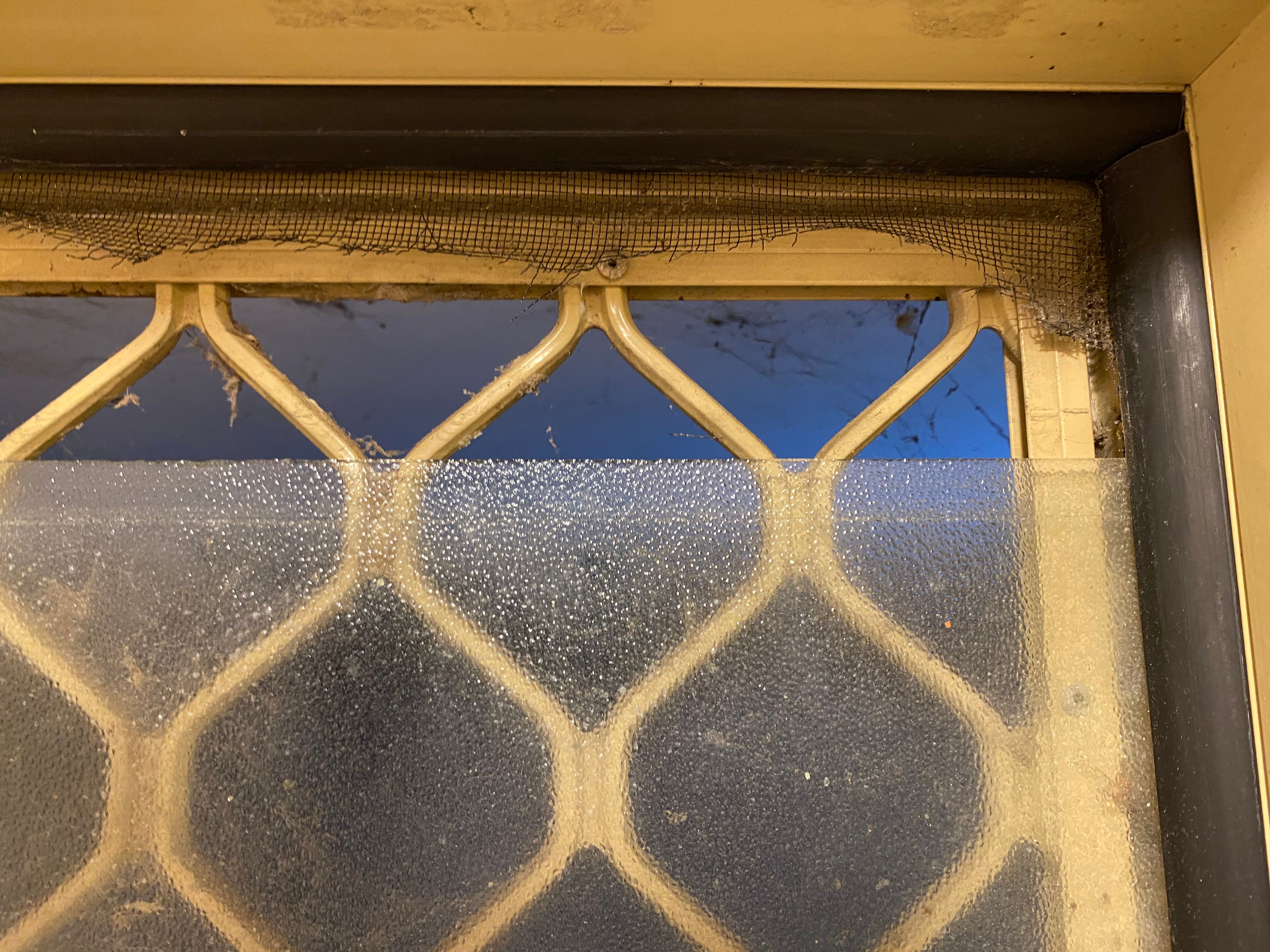 How can I fix this odd fly wire set up o... | Bunnings Workshop community