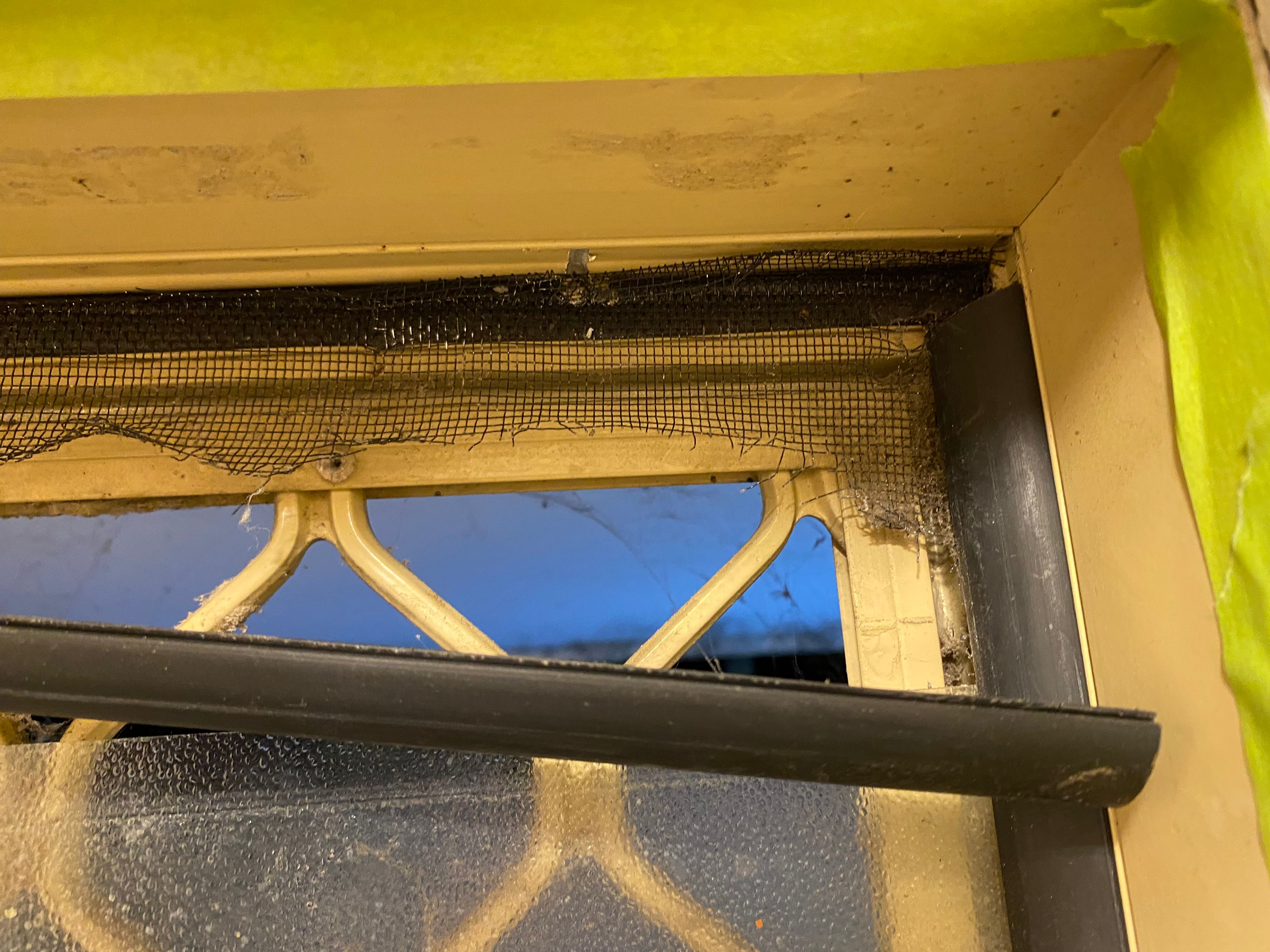 How can I fix this odd fly wire set up o... | Bunnings Workshop community