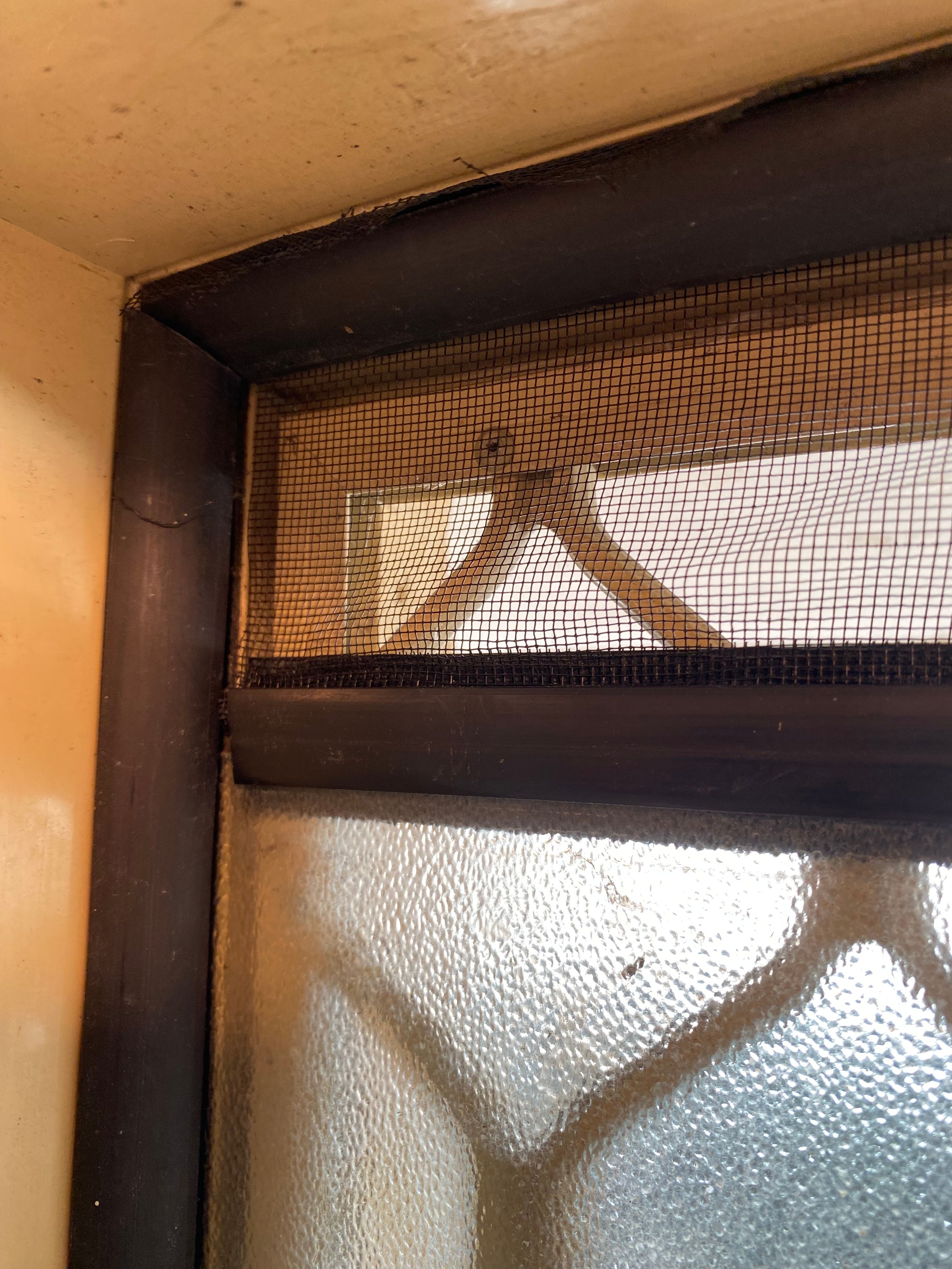 How can I fix this odd fly wire set up o... | Bunnings Workshop community