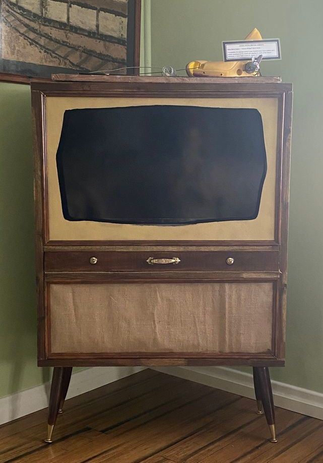 Retro-style TV with modern components | Bunnings Workshop community
