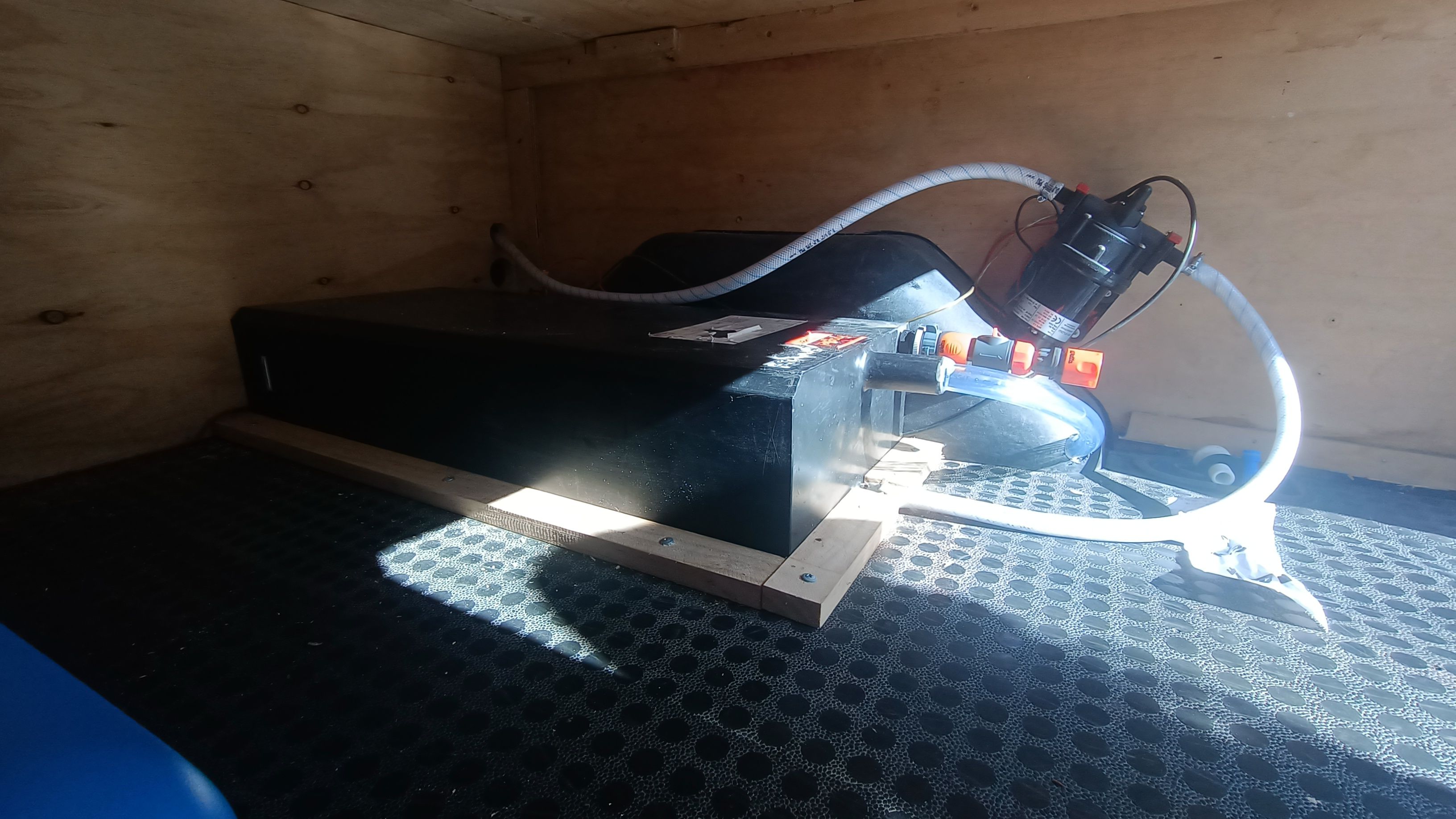 How to tilt our van's water tank? | Bunnings Workshop community