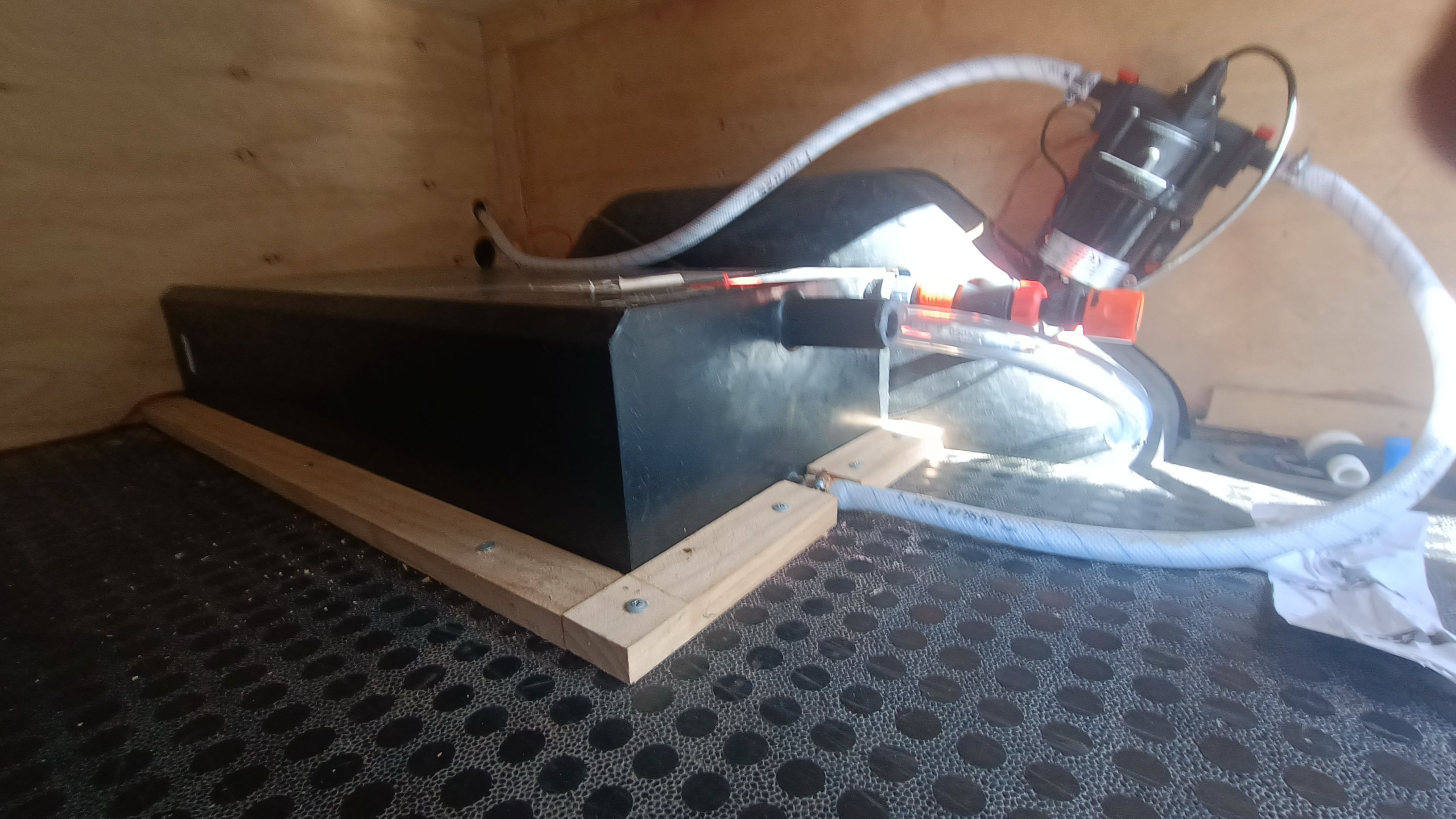 How to tilt our van's water tank? | Bunnings Workshop community