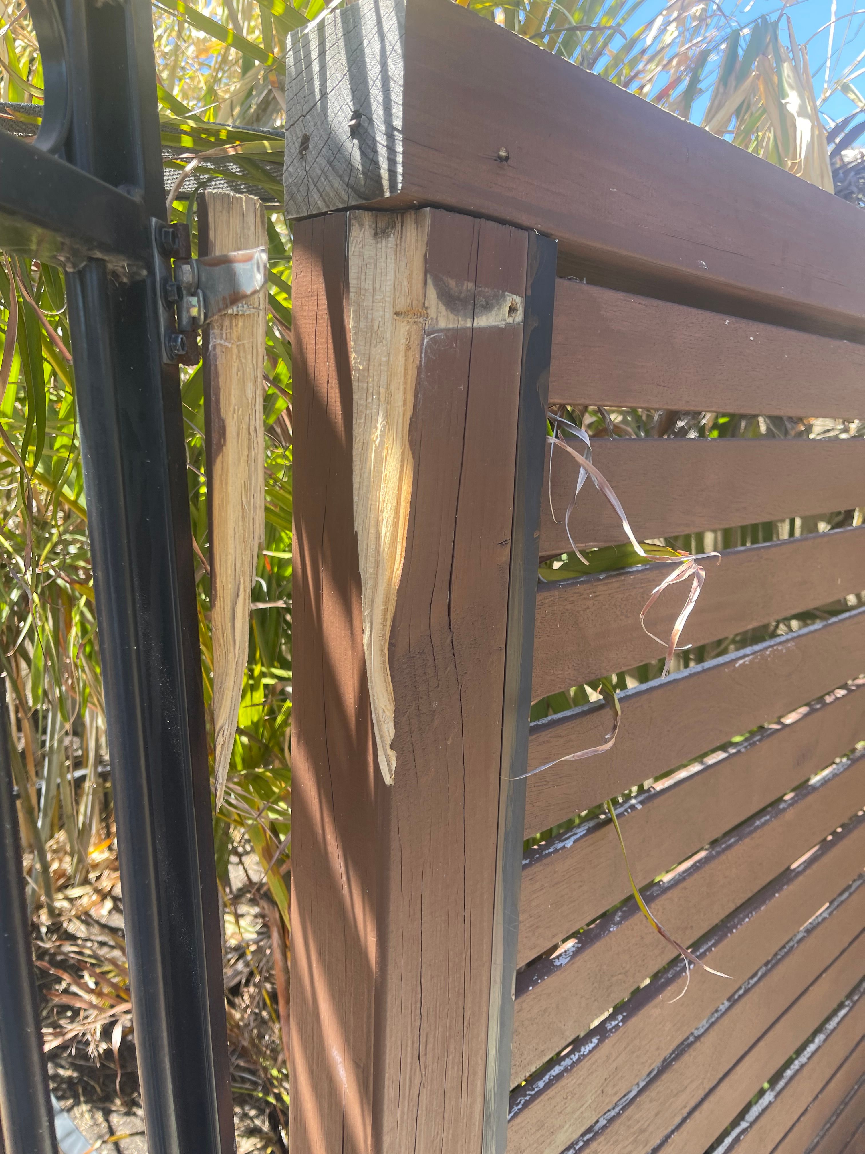 How to fix broken gate hinge? | Bunnings Workshop community