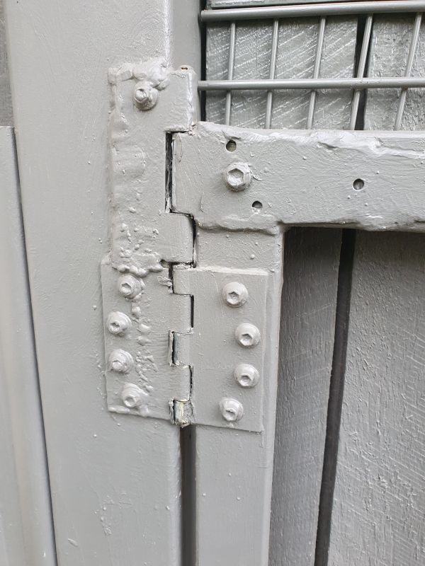How to fix broken gate hinge? | Bunnings Workshop community