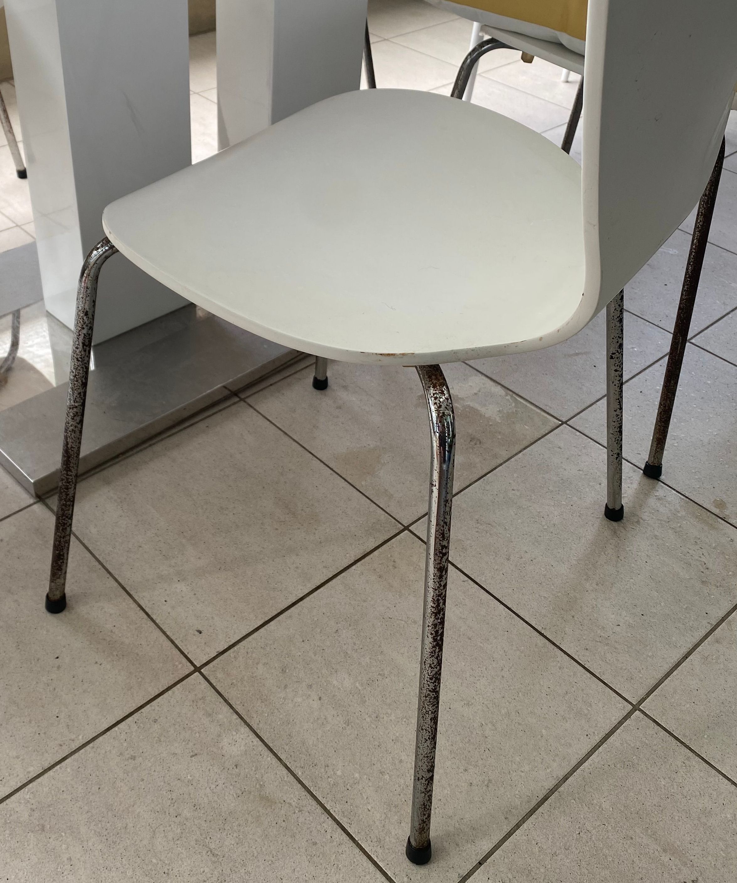 How do you paint rusty metal chair legs? | Bunnings Workshop community