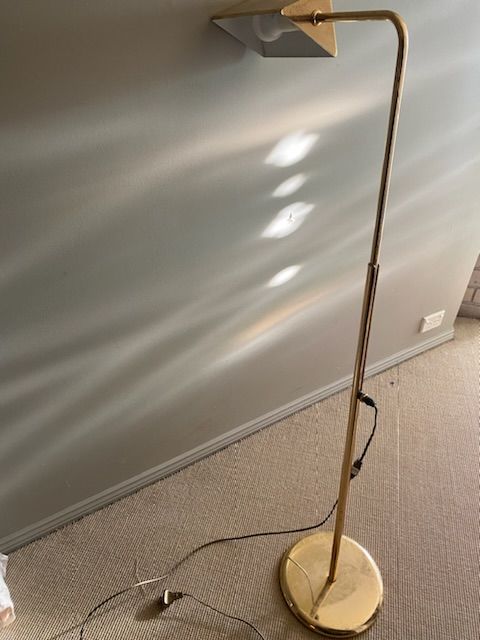 How to fix a leaning floor lamp? | Bunnings Workshop community