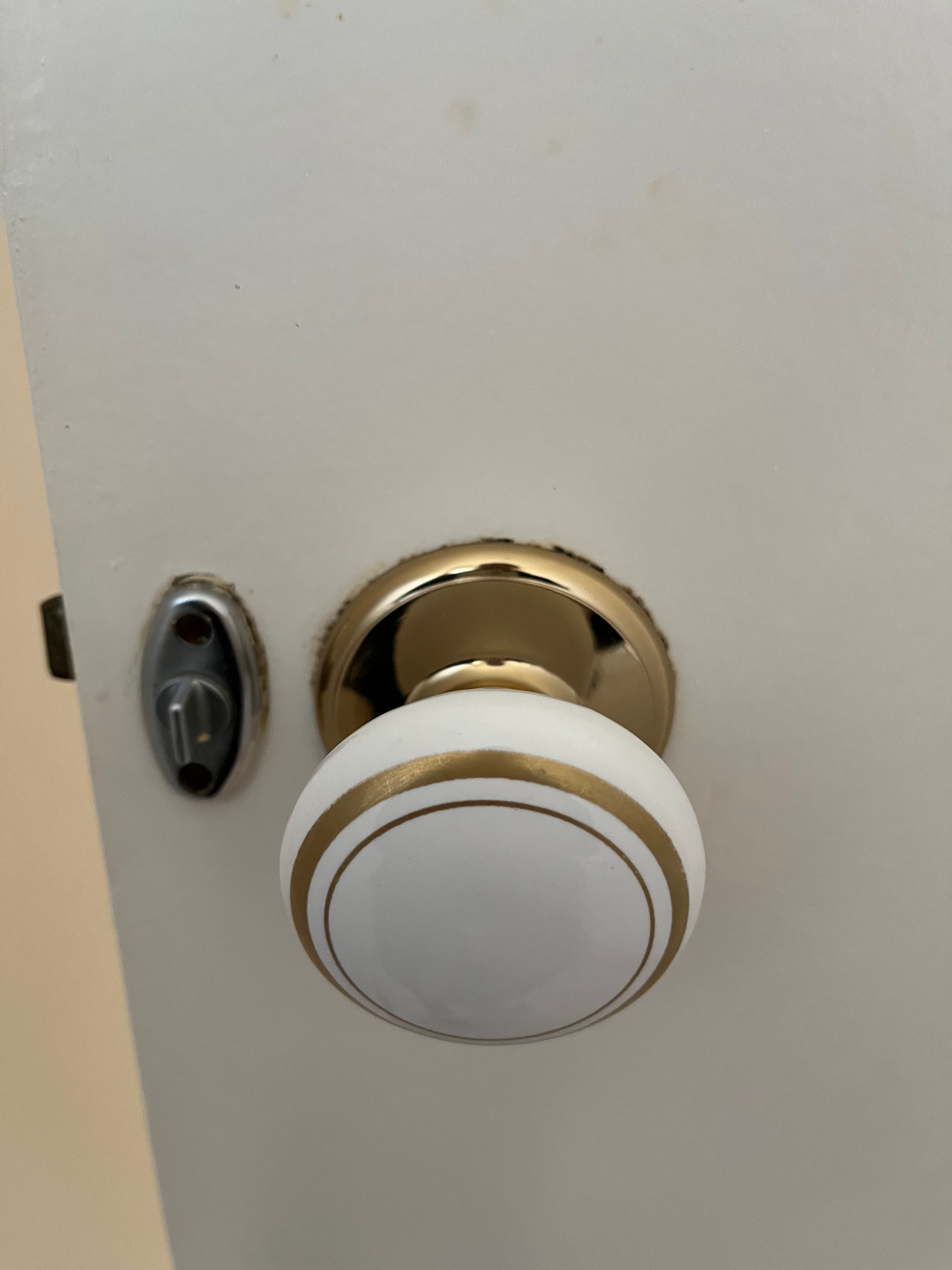 How can I fix the broken door handle? | Bunnings Workshop community