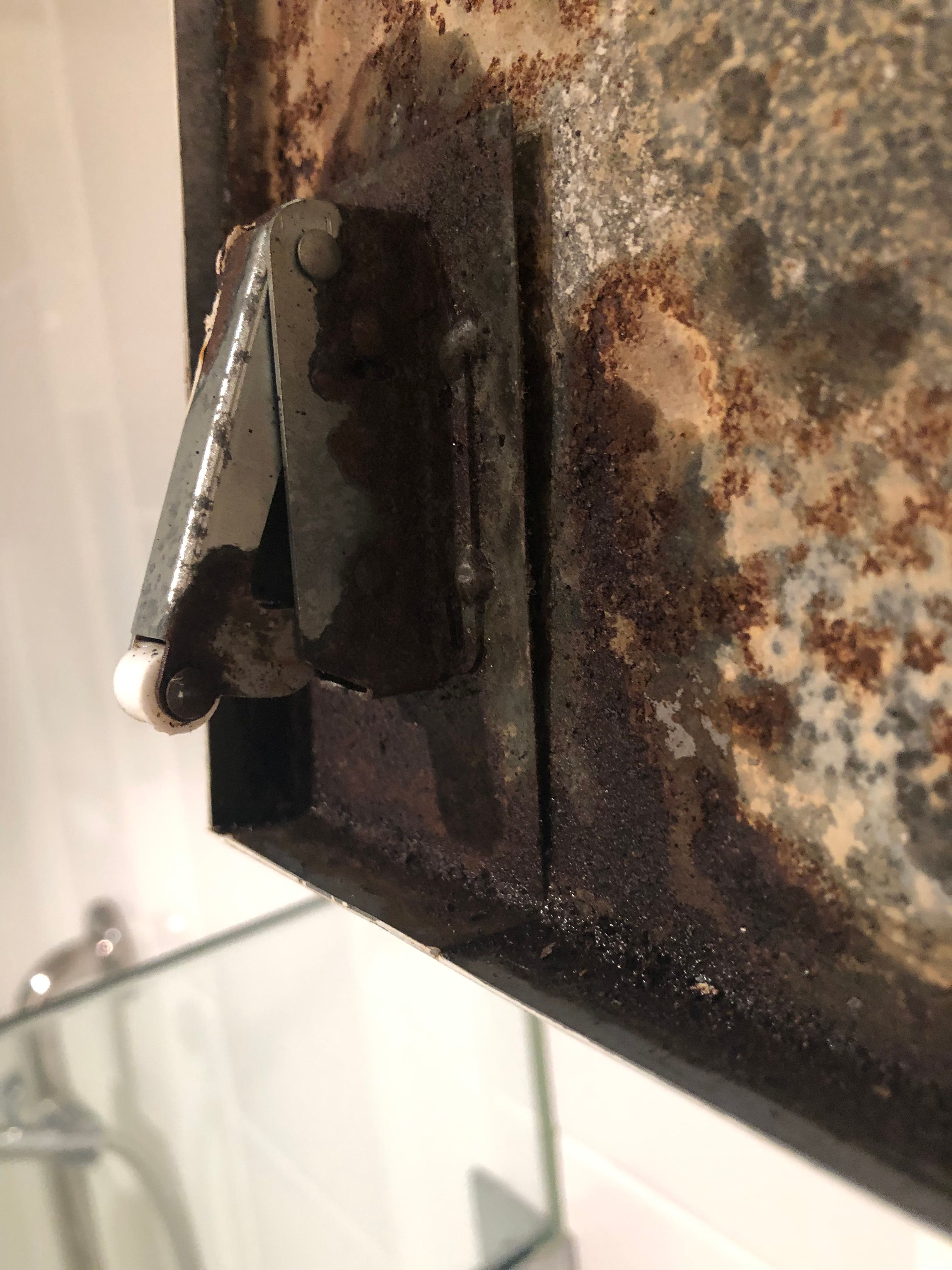 What are these spring type closures for ... | Bunnings Workshop community