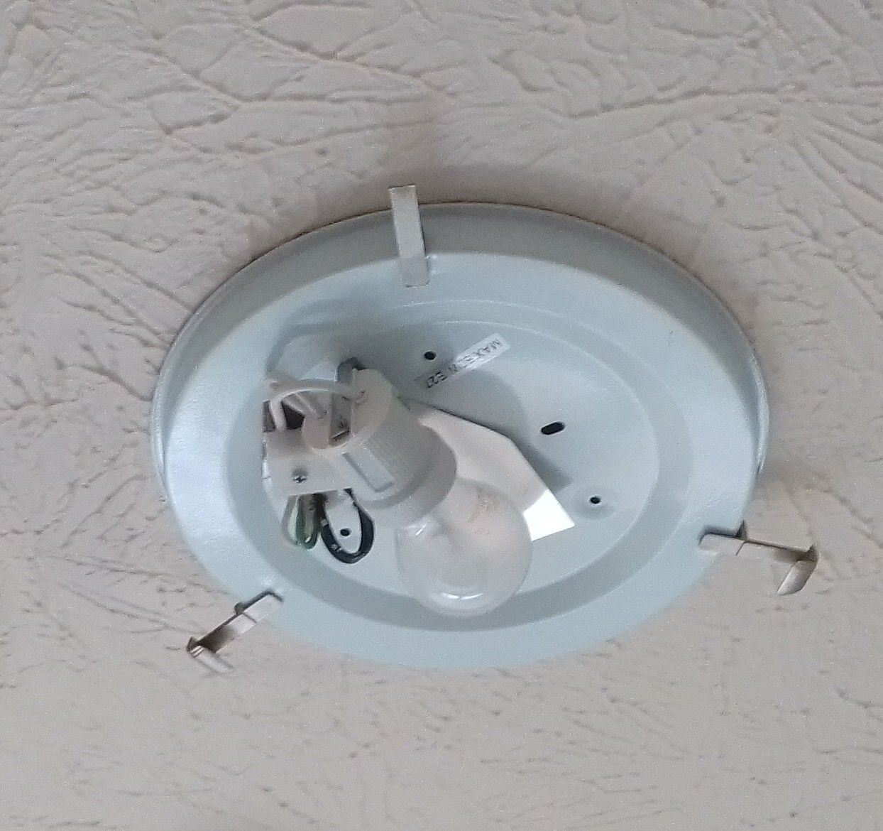 How to fix broken ceiling light clamp? | Bunnings Workshop community