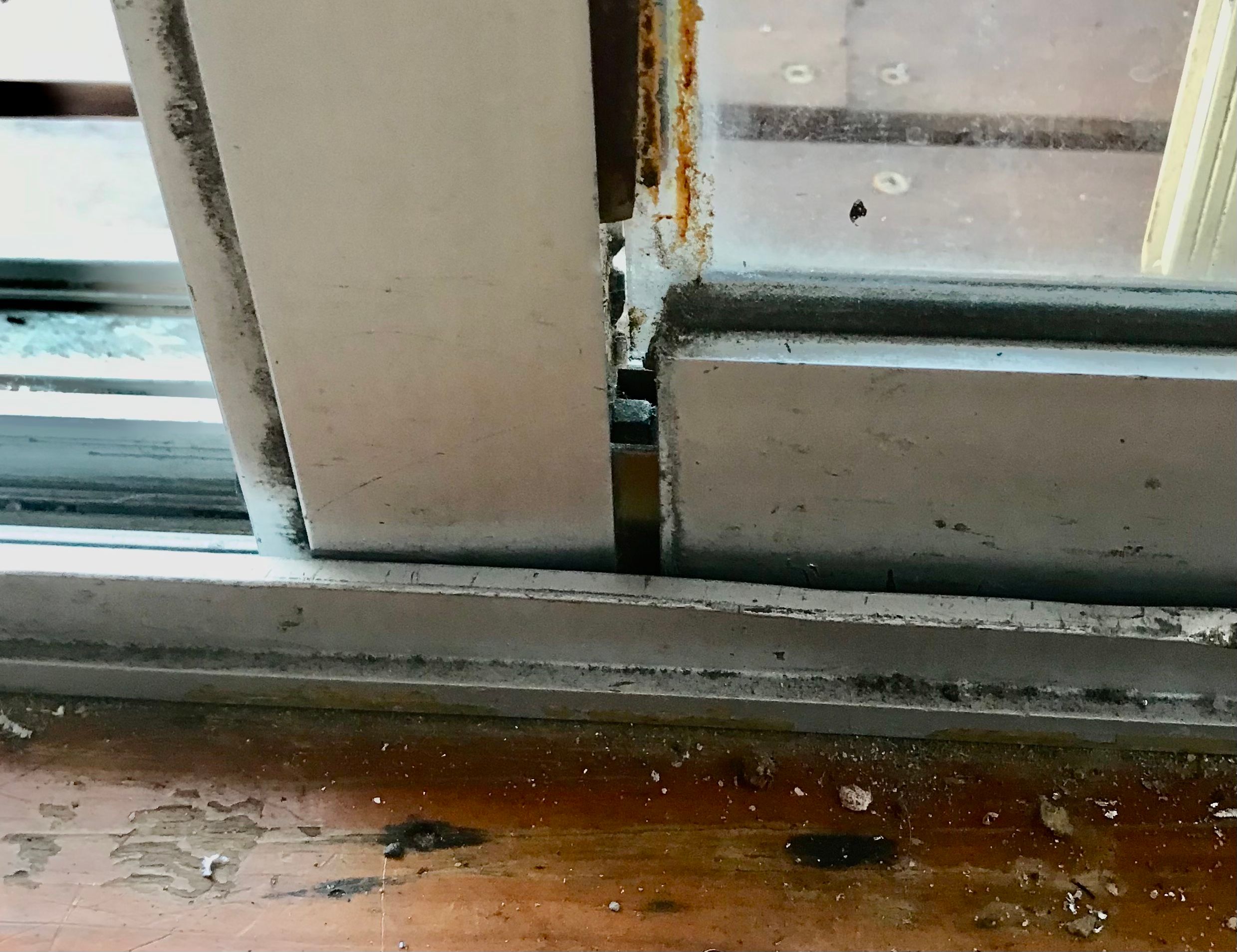 How do I fix a broken sliding door? | Bunnings Workshop community